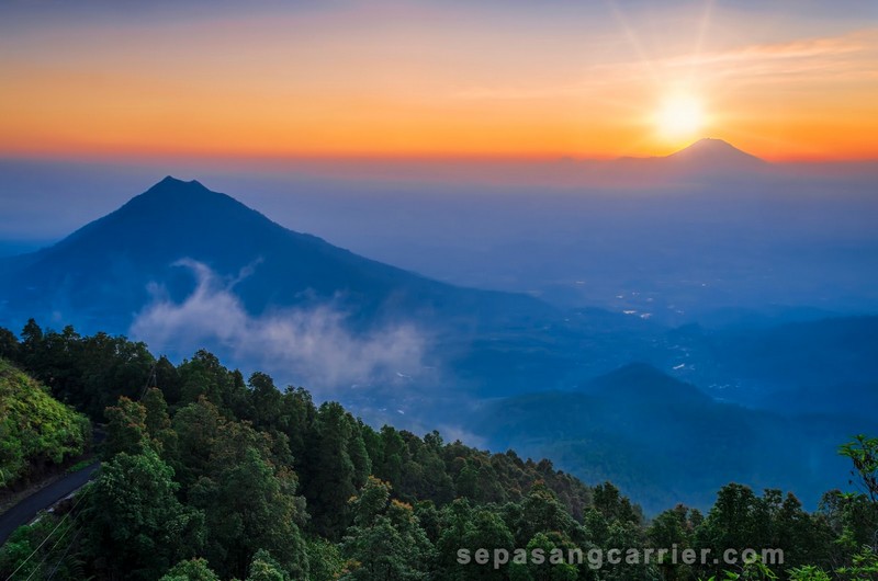 Keindahan Sunrise Di Puncak Telomoyo - UNIMMA FM
